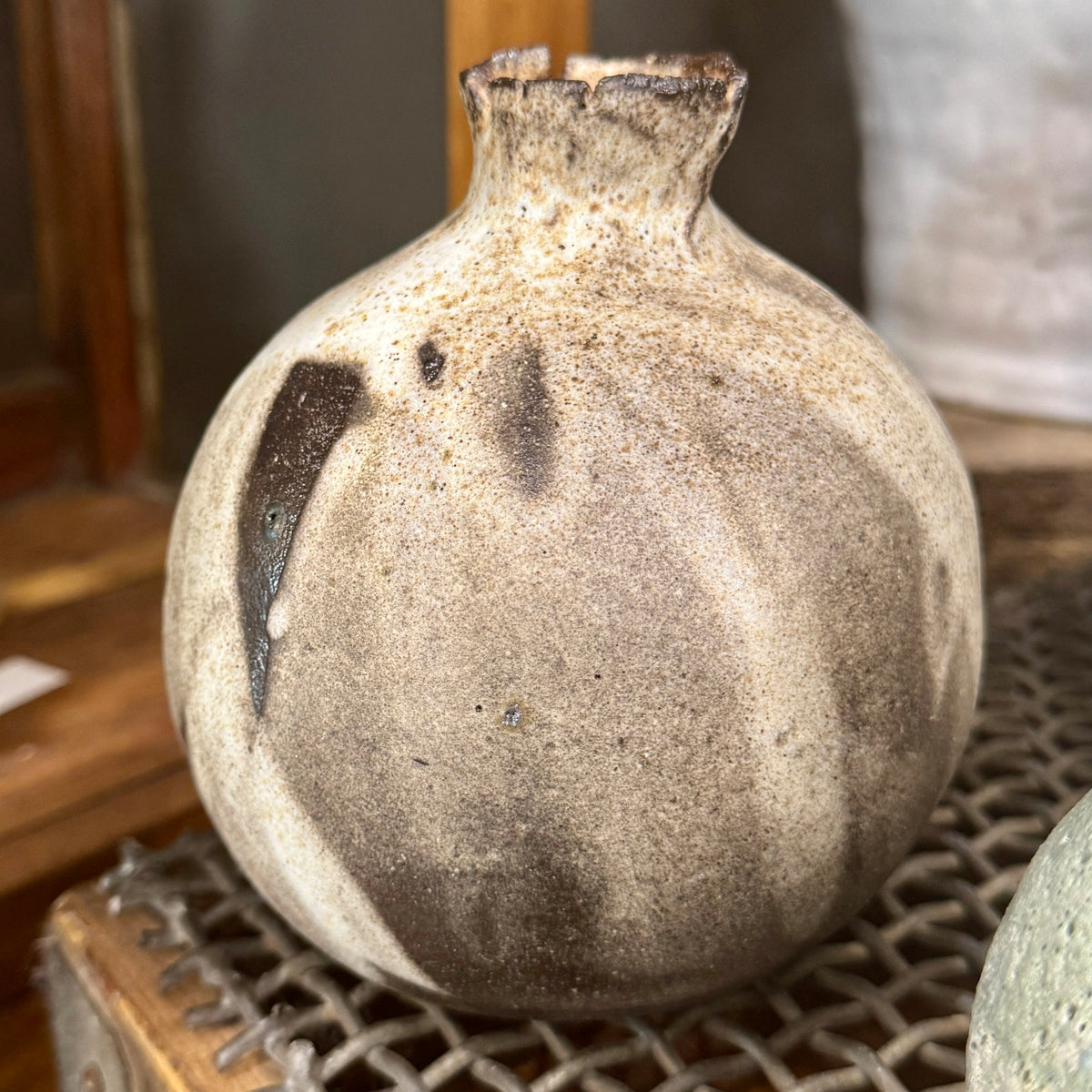 Glazed ball vases– Pomme