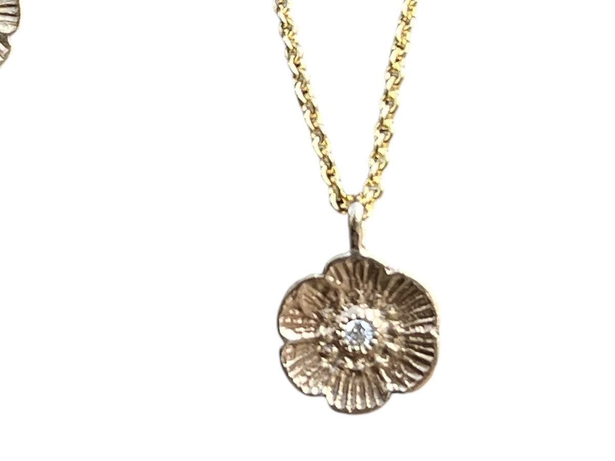 Gold vintage flower stamp necklace – Pomme